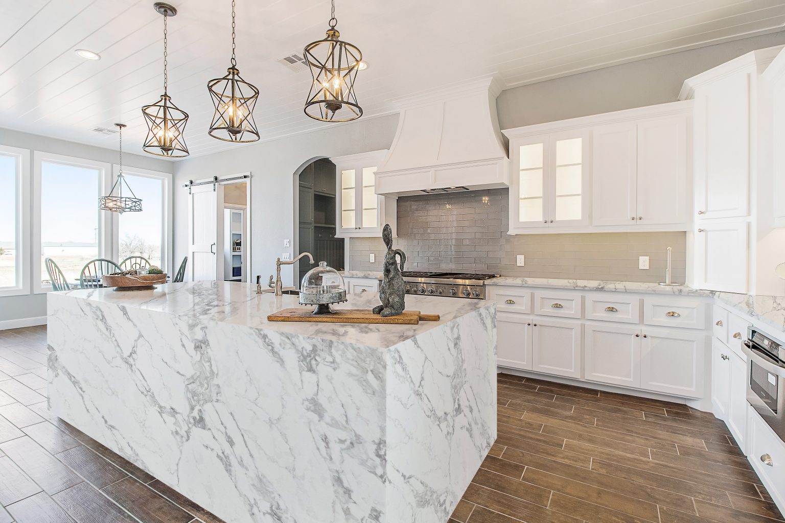 Regal Arabescato™ StratusQuartz | Stratus Surfaces