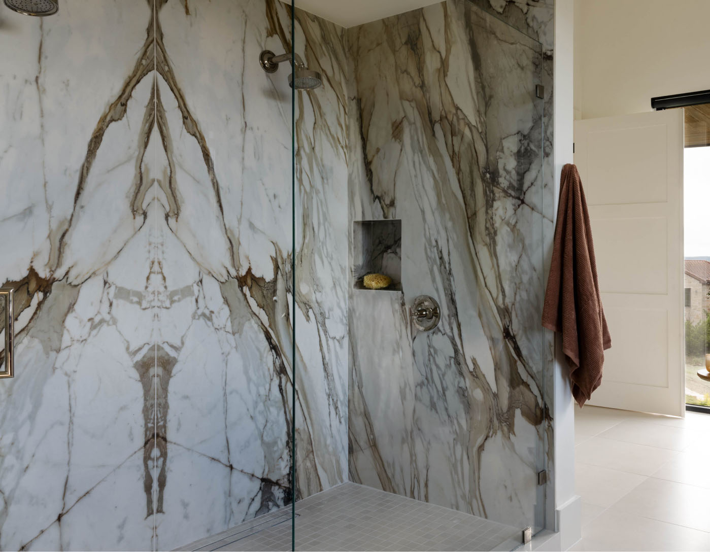 The Art of Symmetry: Bookmatched Slabs for a Captivating Design ...